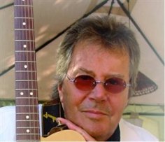 Familiares y amigos despiden a Tony Ronald