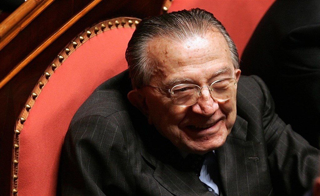 Muere Giulio Andreotti a los 94 años de edad