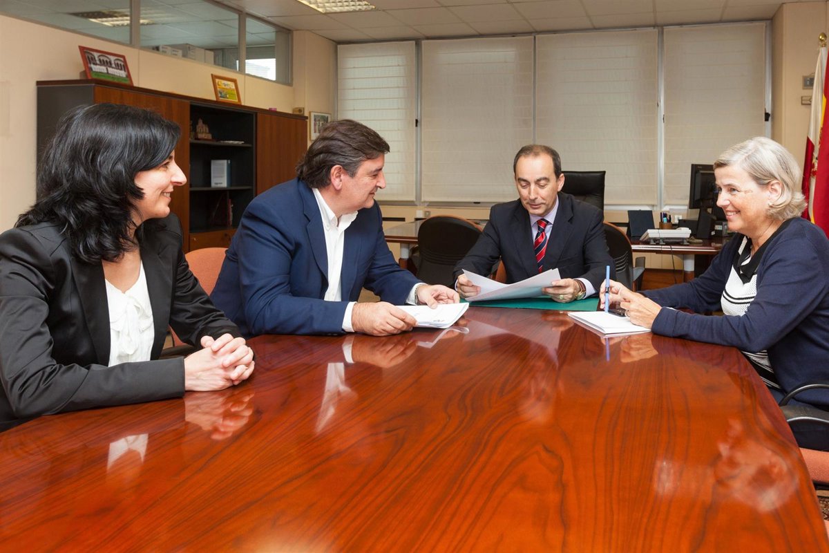 CANTABRIA.-Ramales de la Victoria.- Serna analiza con el alcalde las ...