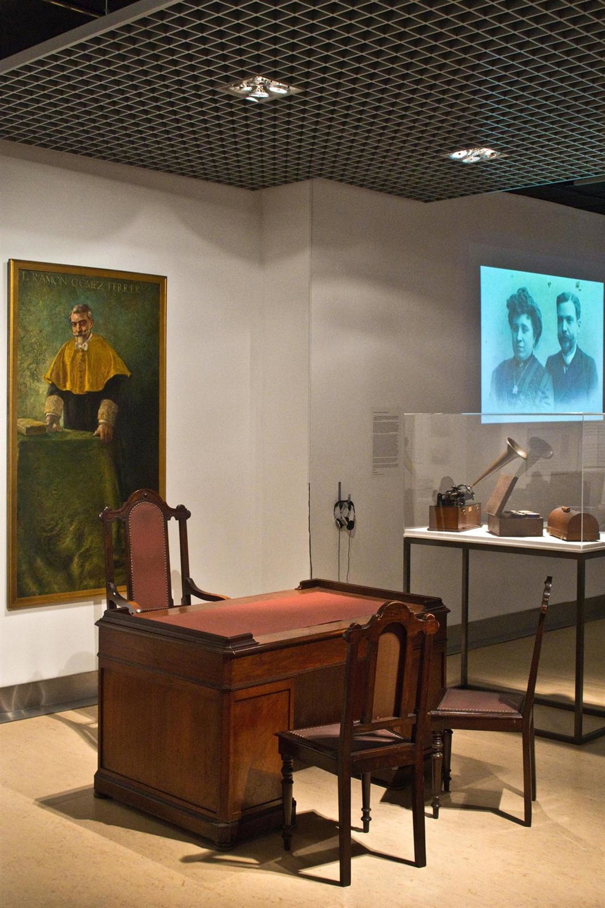 El Palau de Cerveró abre espacio expositivo con un tributo al pionero ...