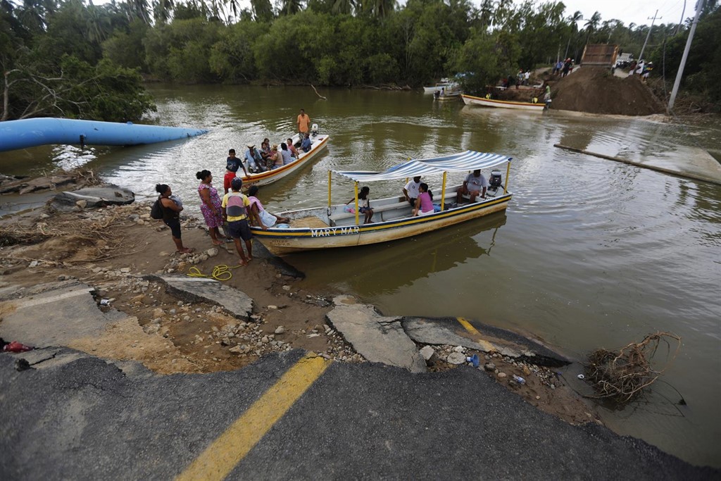 Aumentan a 101 los muertos por el huracán 'Ingrid' y la tormenta 'Manuel'