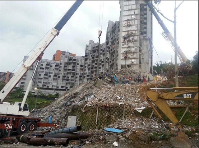 Las columnas del edificio Space no podían soportar la carga, según un ...