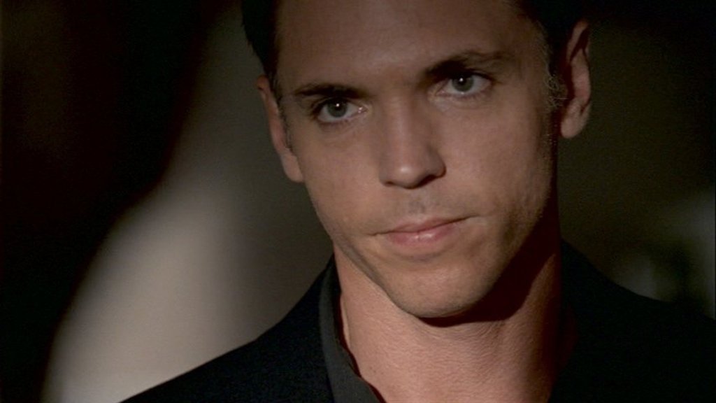 Nicholas Lea ficha por 'Arrow'