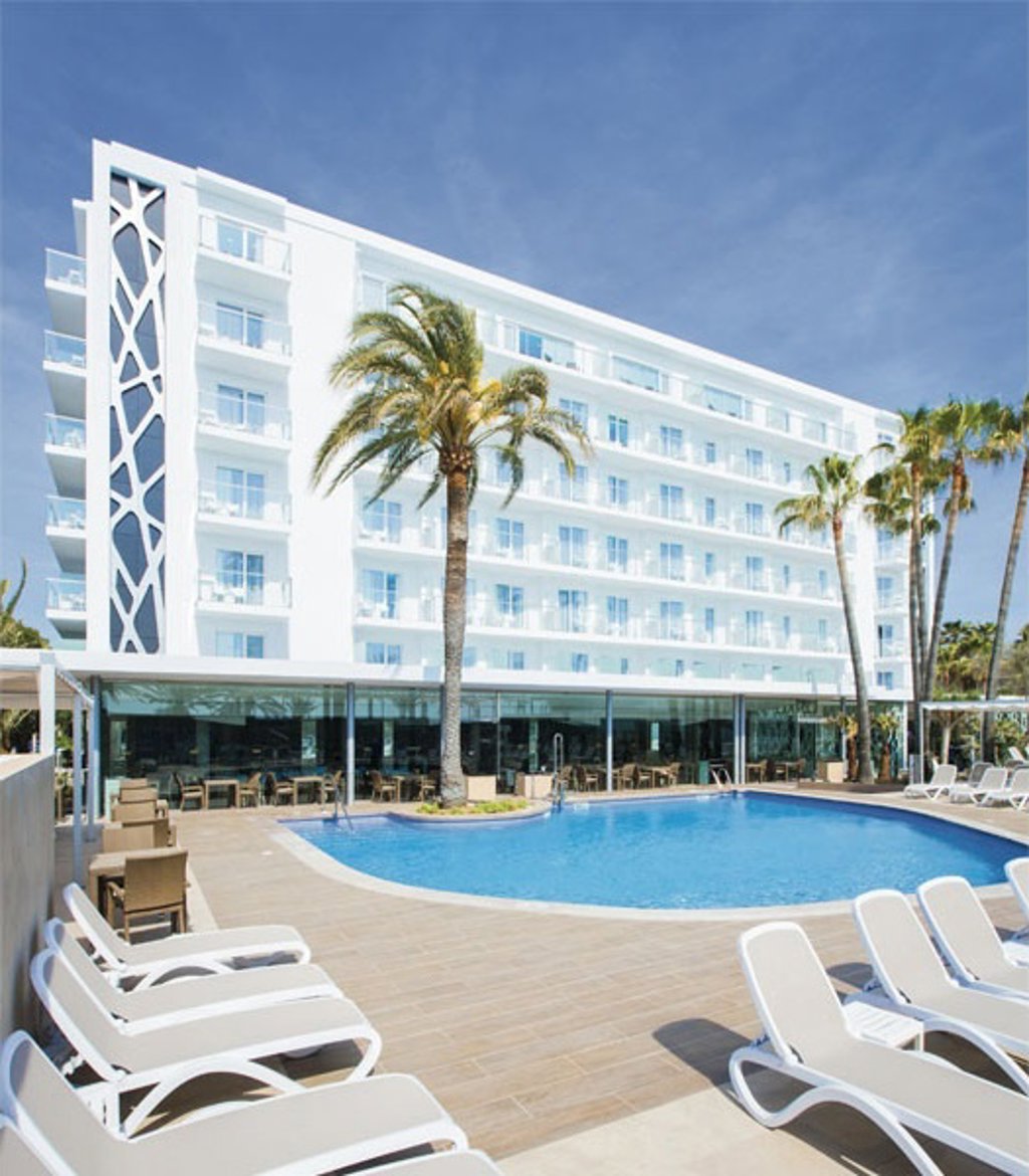 RIU invierte 8 millones en reformar su primer hotel y convertirlo en ...