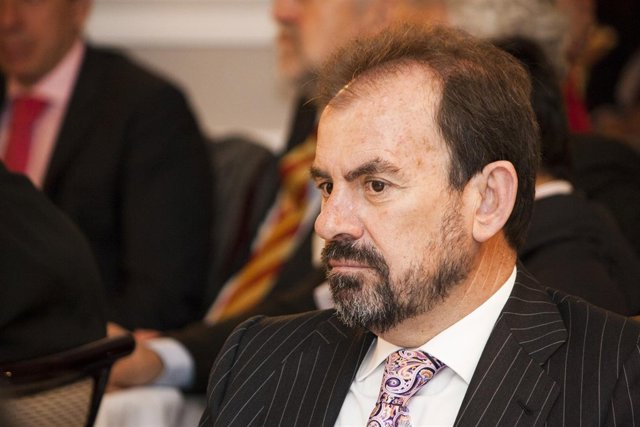 Ángel Torres: "Cuando Pedro León saque una oferta por él me voy del fútbol"