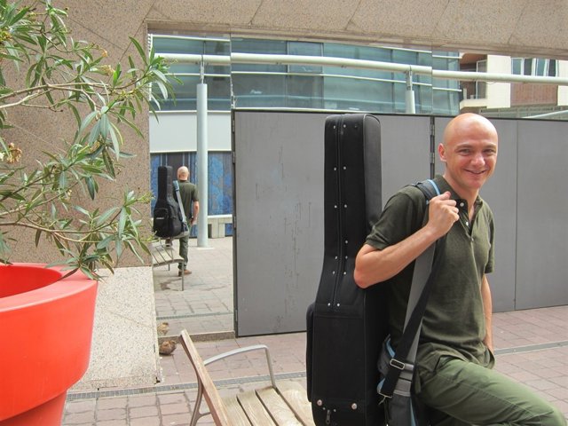 Marc Parrot se deja llevar en su nuevo disco 'Sortir per la finestra'