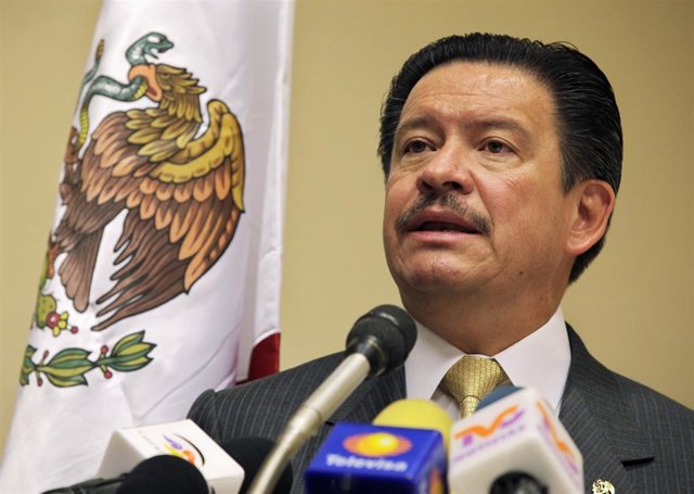 México.- Carlos Navarrete, elegido nuevo presidente del PRD