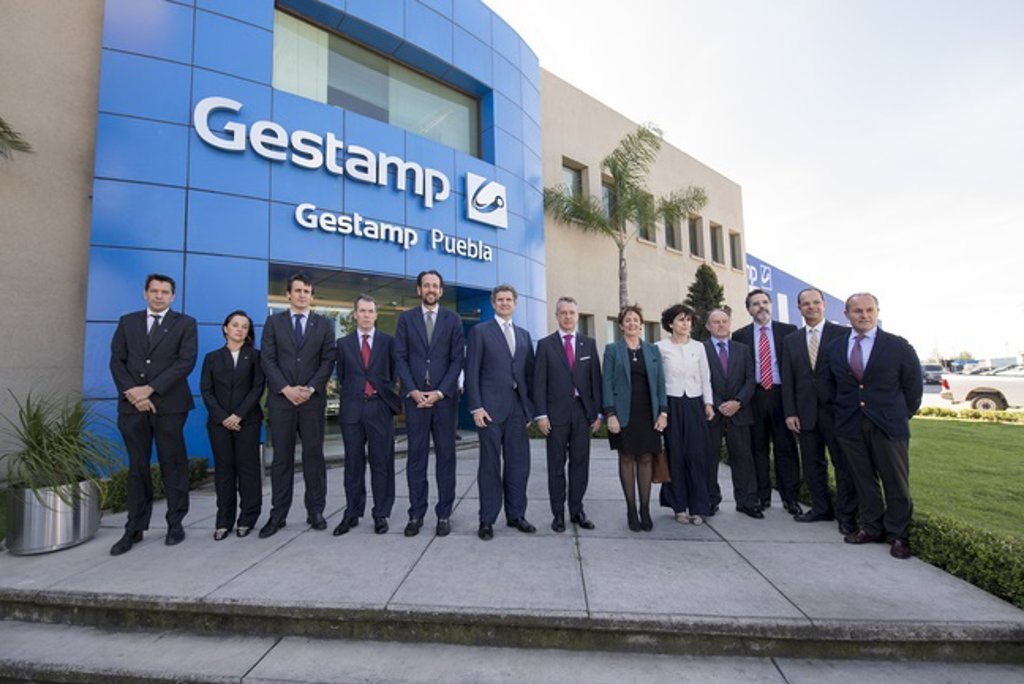 El lehendakari inaugura la planta de matricería de Gestamp en México