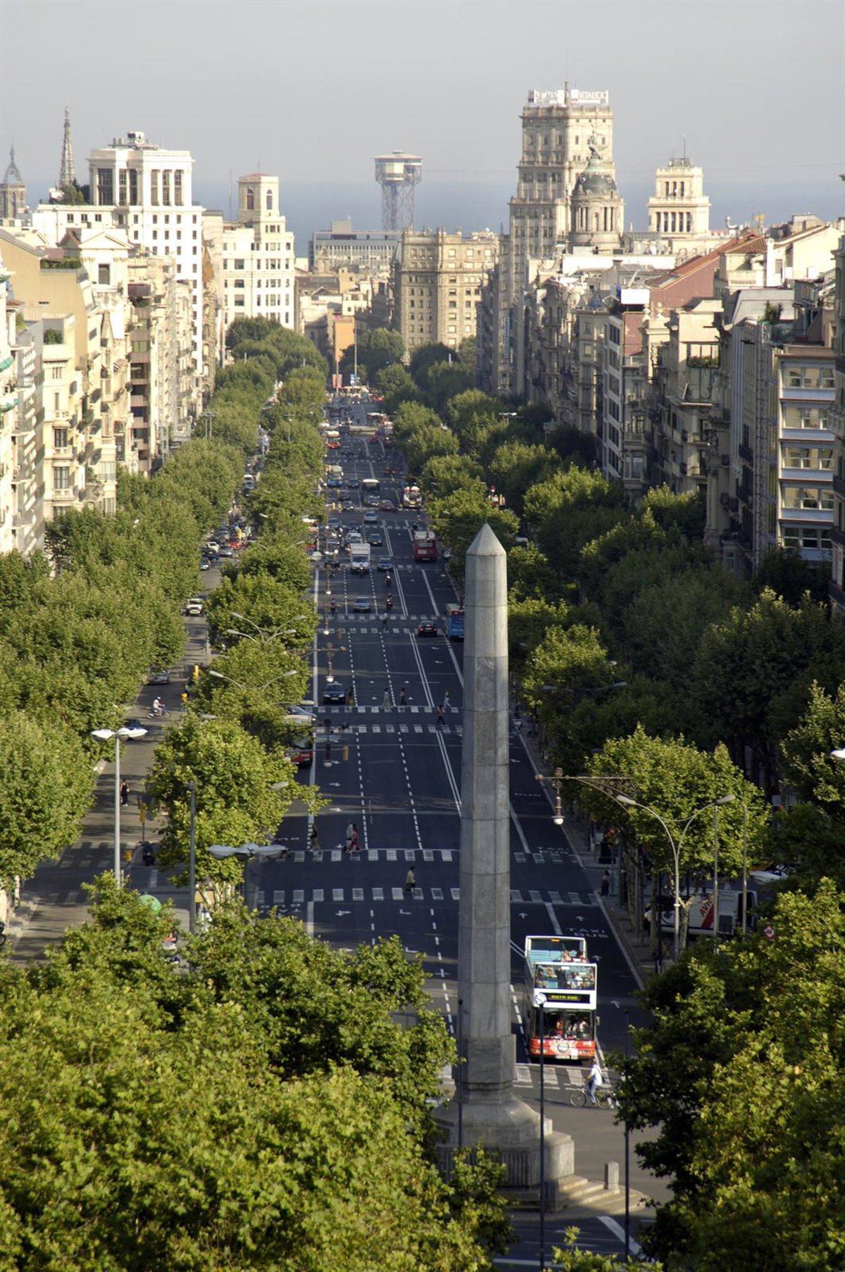 Barcelona inicia la peatonalización de los laterales de la Diagonal y ...