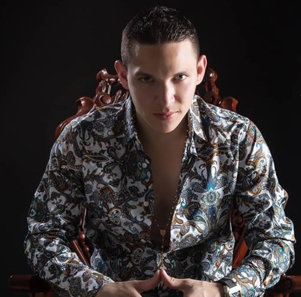 El cantante Javier Rosas es atacado en unos almacenes de México