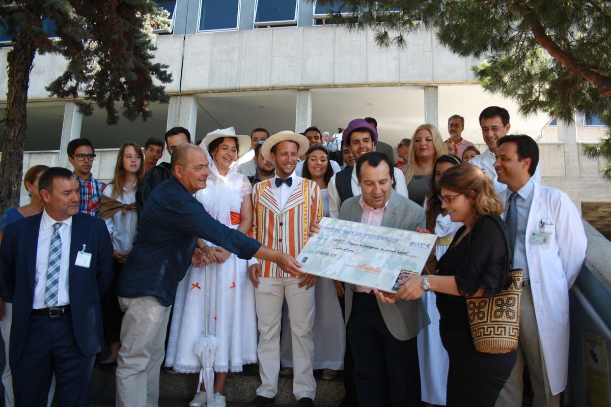 Ampile entrega 4.000 euros a Fimabis para investigar la leucemia