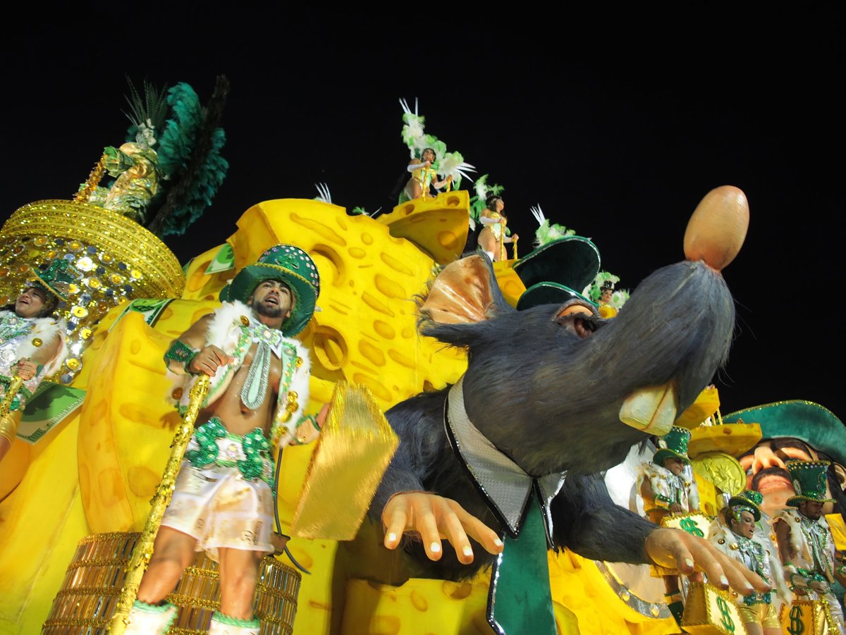 El Sambódromo de Río de Janeiro se llena de crítica social
