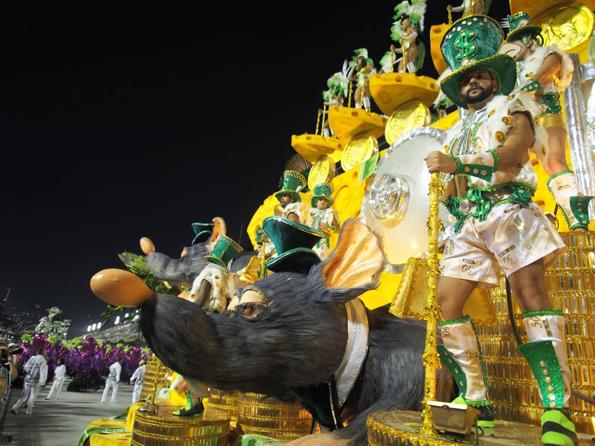 El Sambódromo de Río de Janeiro se llena de crítica social