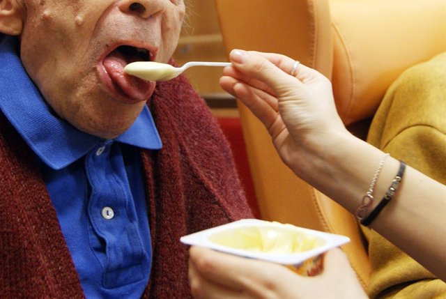 Casi la mitad de los mayores hospitalizados tiene problemas para tragar
