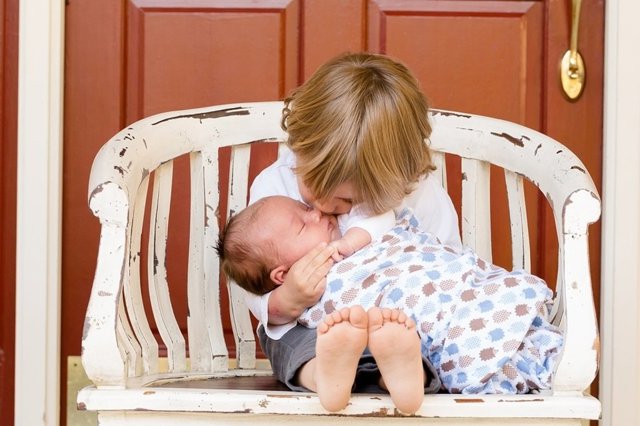 Tener un hermano pequeño puede ser bueno para la salud