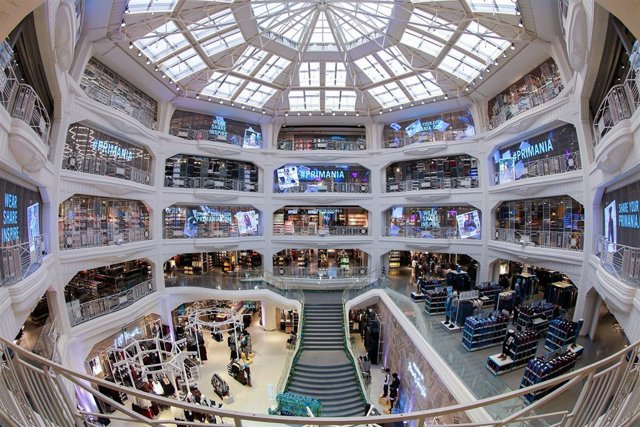 La 'flagship' de Gran Vía impulsa las ventas de Primark en España, que ...