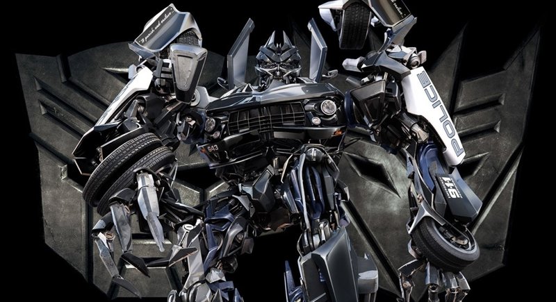 Michael Bay exhibe al nuevo Barricade en Transformers 5: The Last Knight