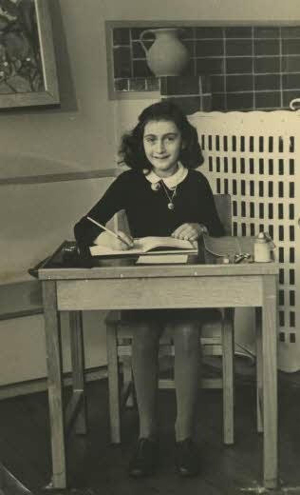 74 años del encierro de Anna Frank y de su leyenda