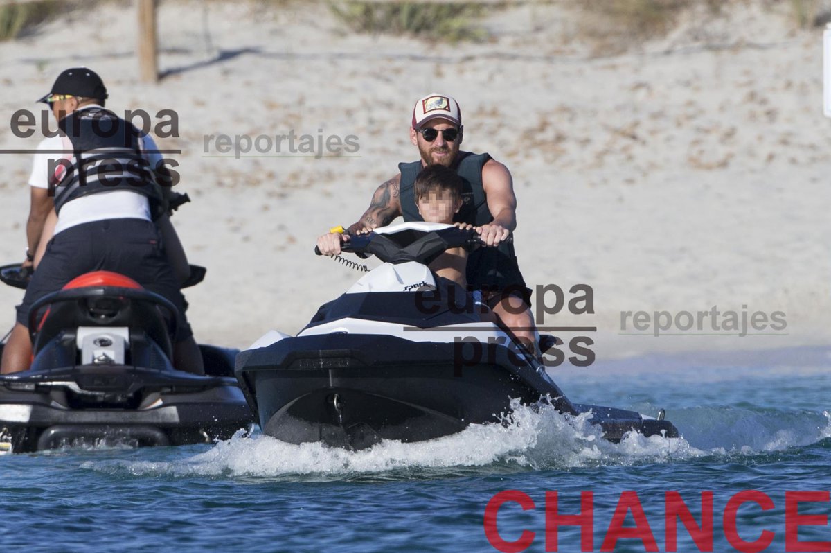 Messi disfruta de sus últimos días de vacaciones en Ibiza