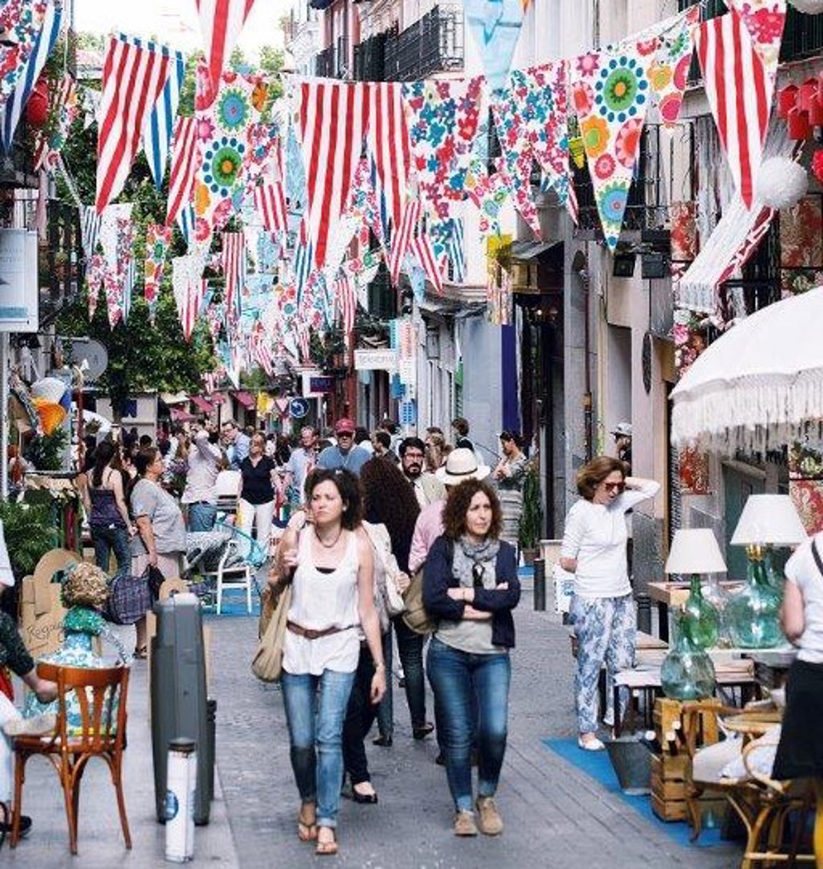 Las tiendas de barrio se reinventan y el comercio resurge