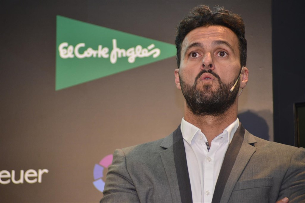 Kiko: "El Atlético es mínimamente favorito para el derbi"