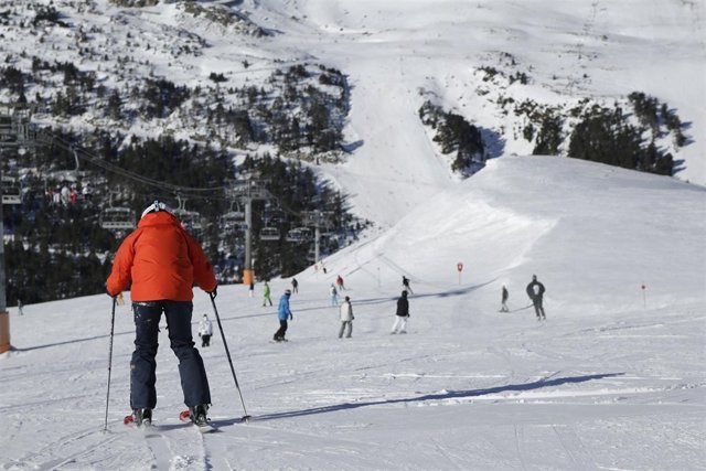 La estación de esquí del Puerto de Navacerrada espera abrir en el ...