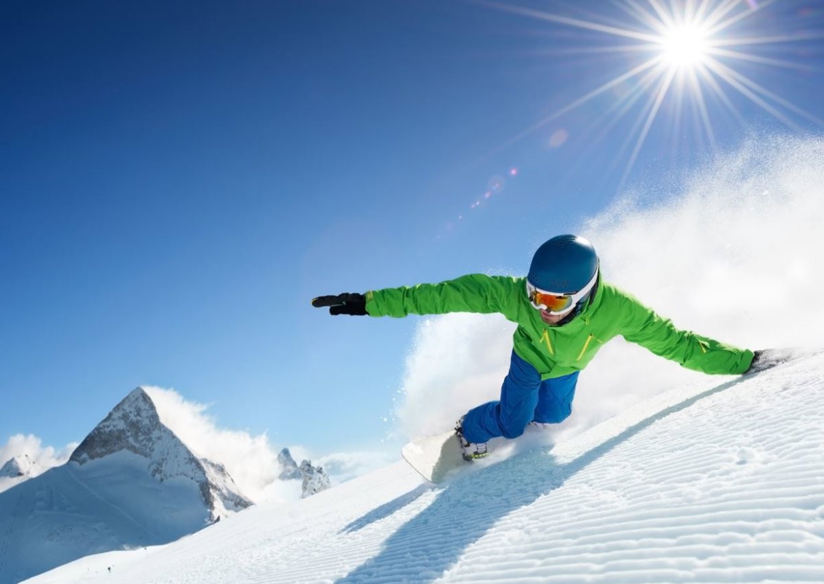 Actividades de nieve en familia: esquí , raquetas, iglús, motos ...