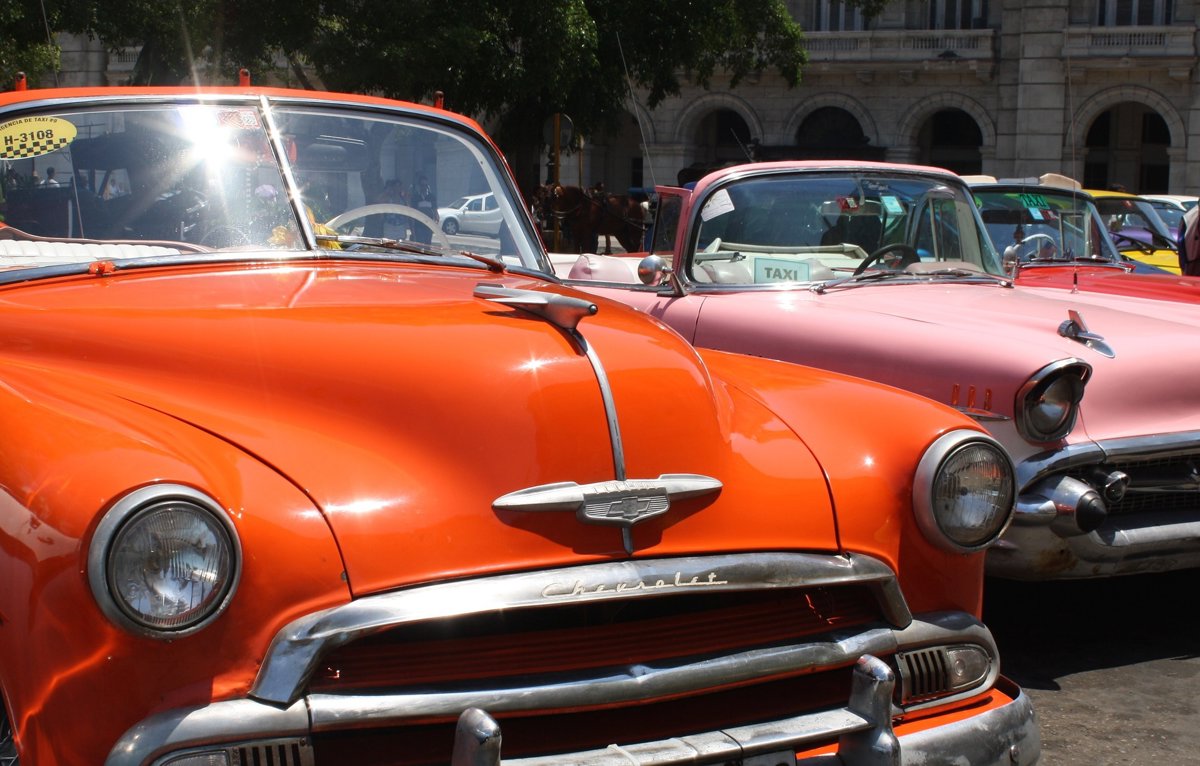 Los 'almendrones', el regreso al pasado de los taxis cubanos