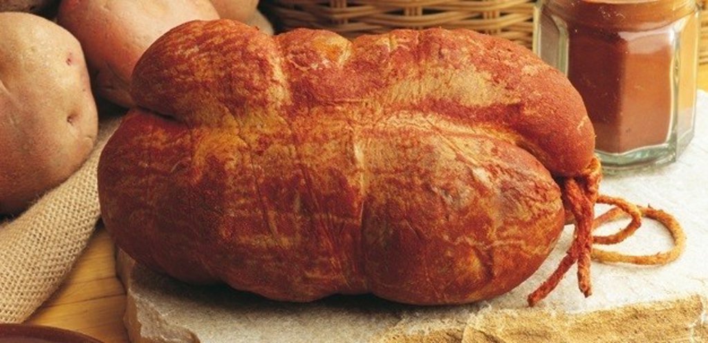 Conoce la tradición que rodea al botillo