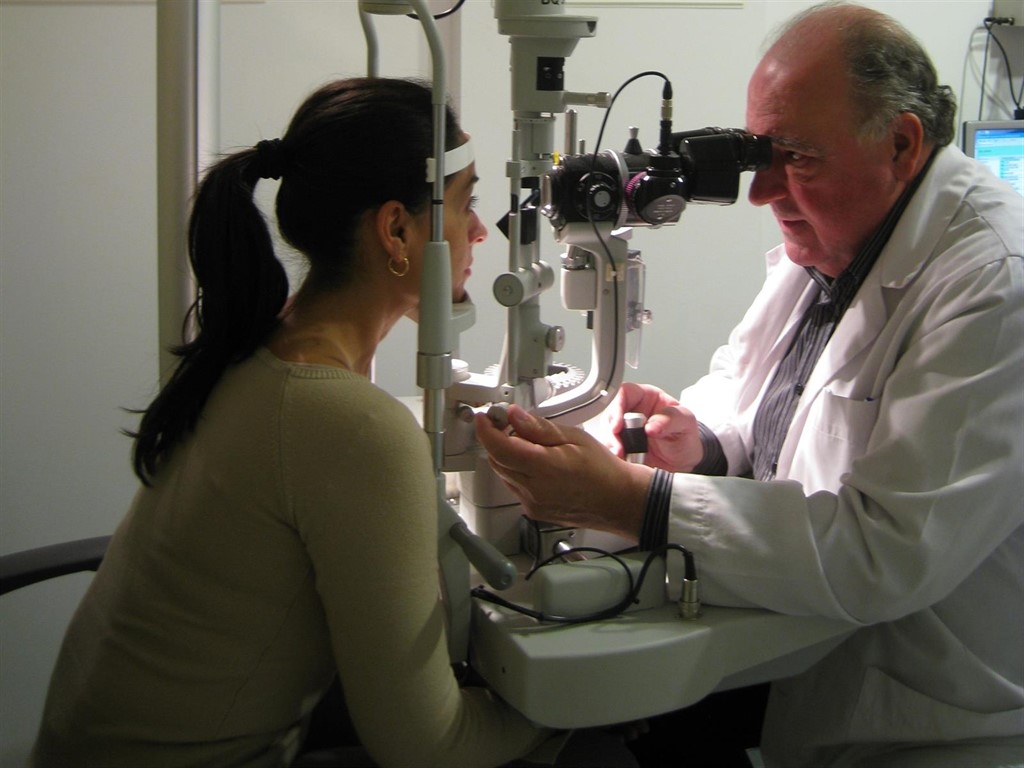 La medición de la presión intraocular ayuda a detectar a tiempo ...