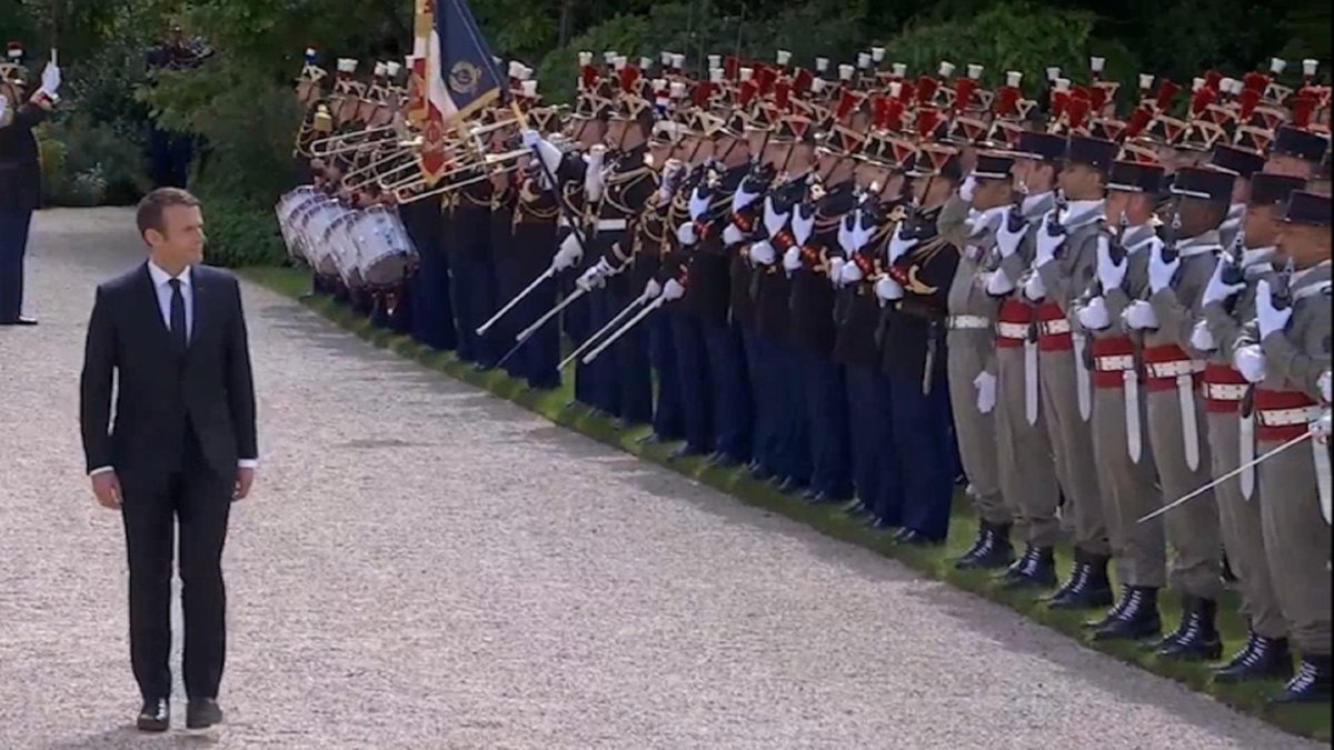 Emmanuel Macron torna nel presidente más mozu de Francia