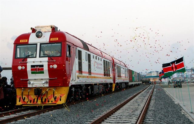 Kenia inaugura una línea de tren que conecta Nairobi con la ciudad ...