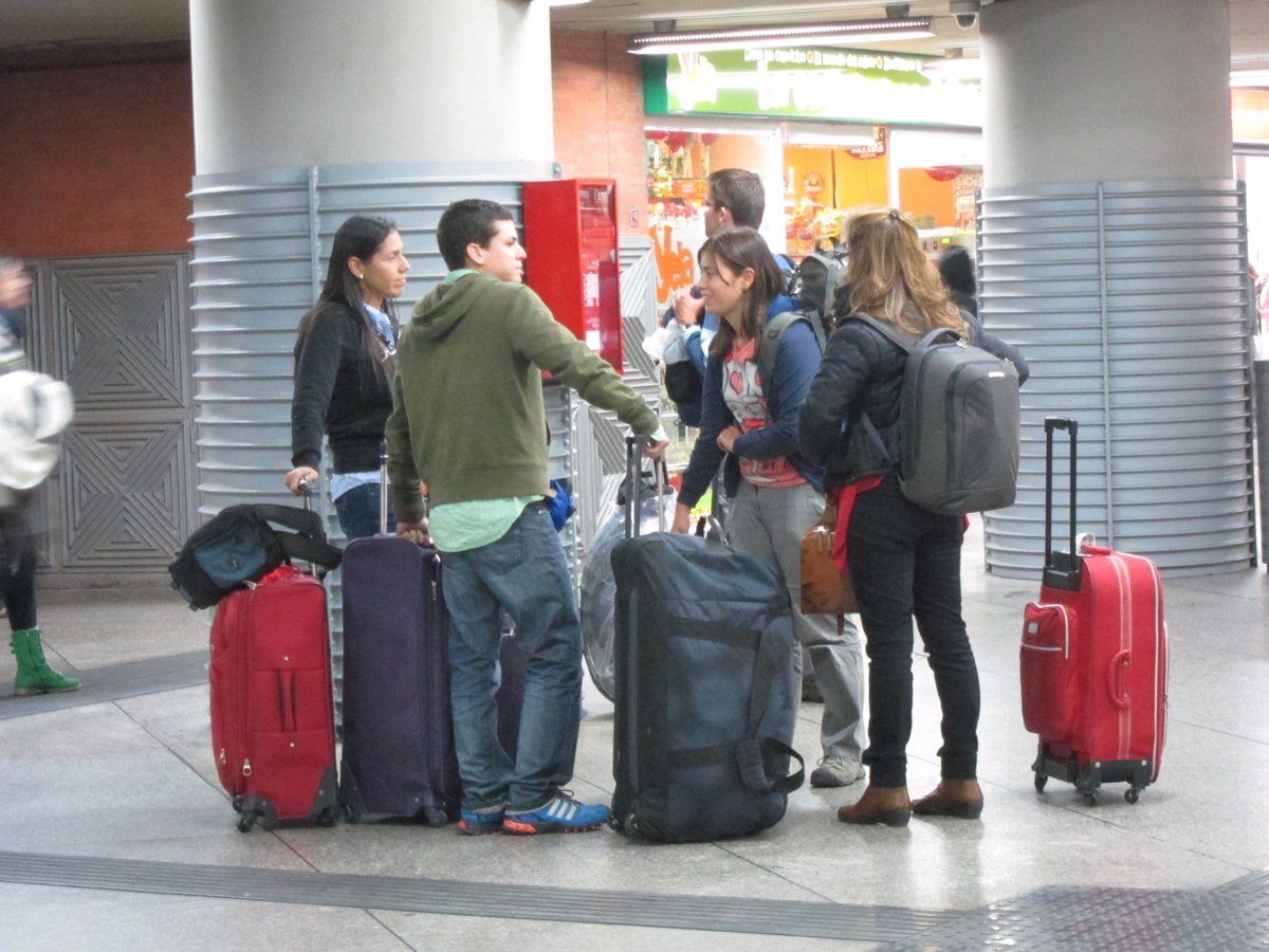 Los jóvenes españoles prefieren viajar más, durante más tiempo y más ... Los jóvenes españoles prefieren viajar más, durante más tiempo y más ...