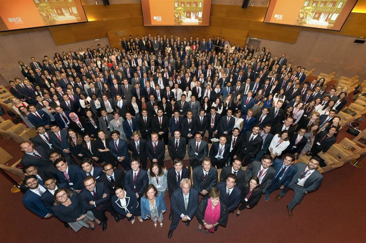 El MBA del IESE Business School arranca con 712 alumnos, el mayor ...