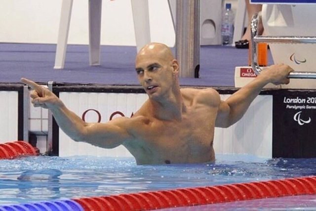 El nadador paralímpico Richard Oribe, elegido Tambor de Oro de San ...
