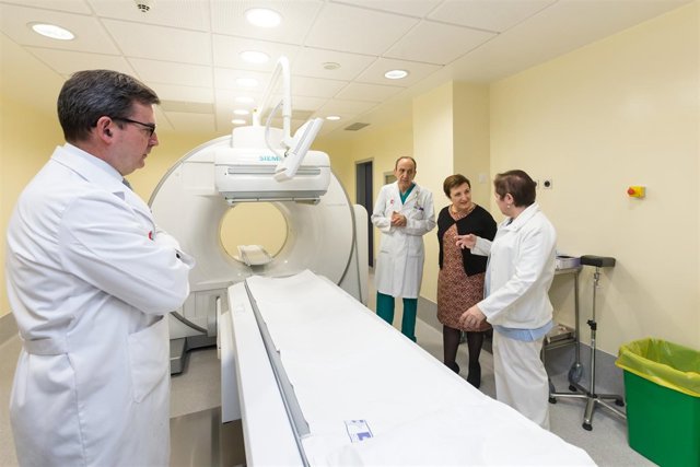 La nueva gammacámara de Valdecilla ha atendido a 70 pacientes en las ...