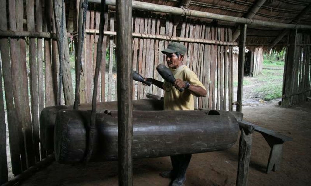 Una tribu amazónica emula su lenguaje a ritmo de tambor