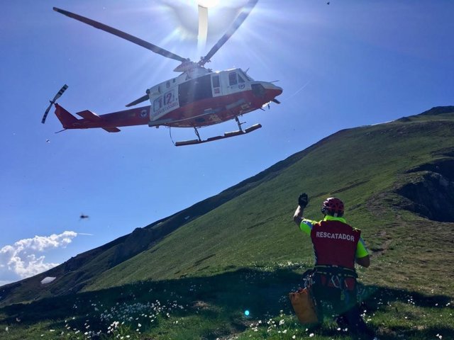Evacuado en helicóptero un hombre tras sufrir una indisposición en el Pico Coriscao