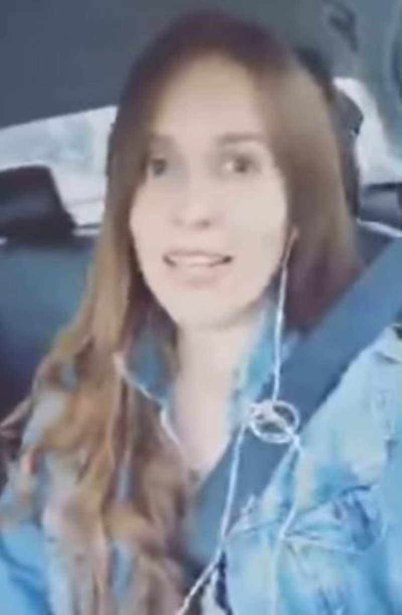 Una Chica Rusa Colapsa Las Redes Sociales Cantando Contigo Perú