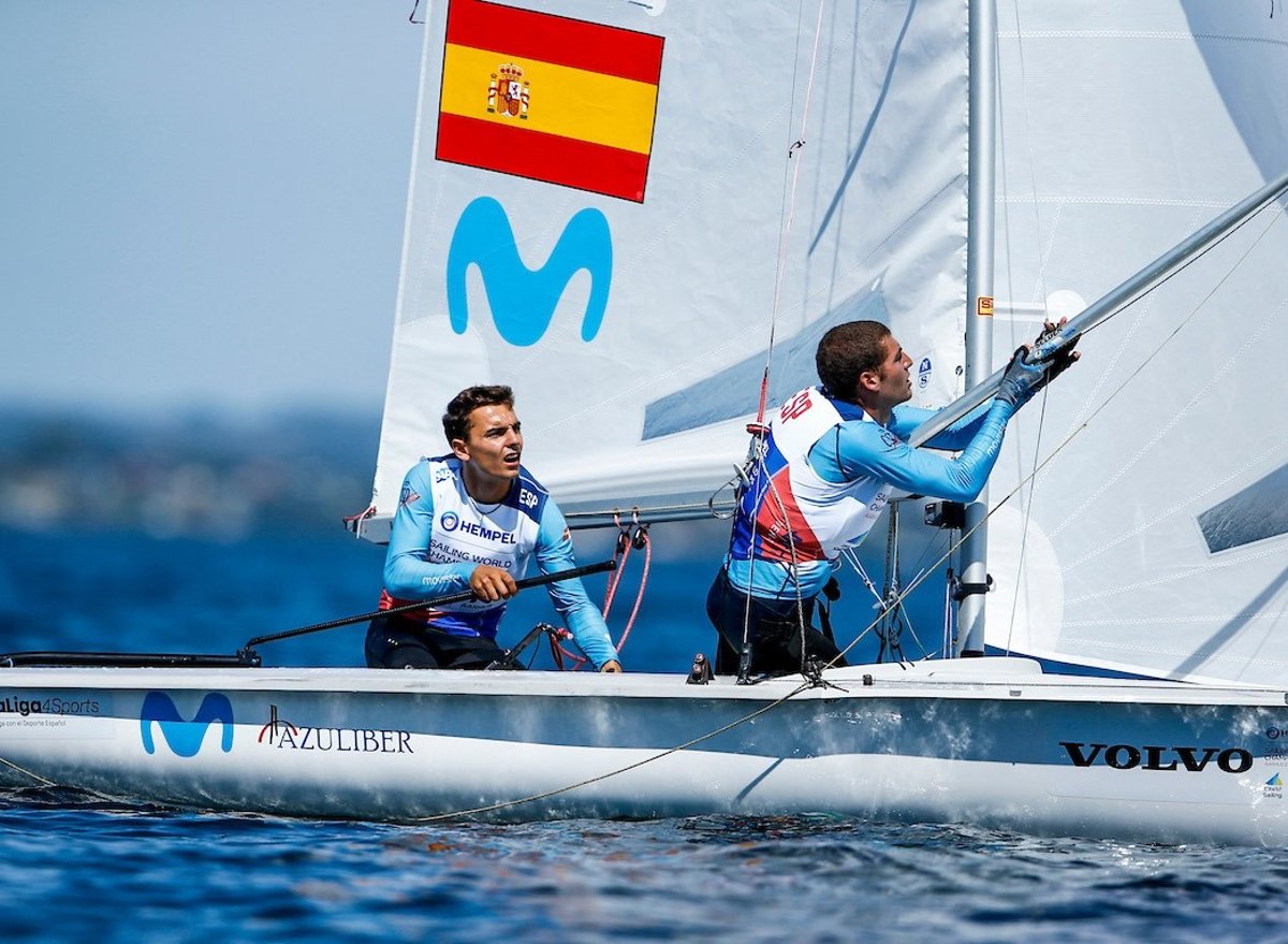 España arranca con dos segundos puestos el Mundial de vela