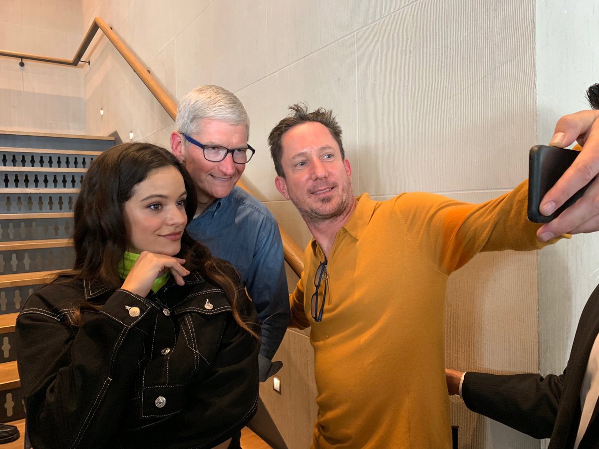 Tim Cook y Rosalía, juntos en Madrid para el lanzamiento de HomePod en ...