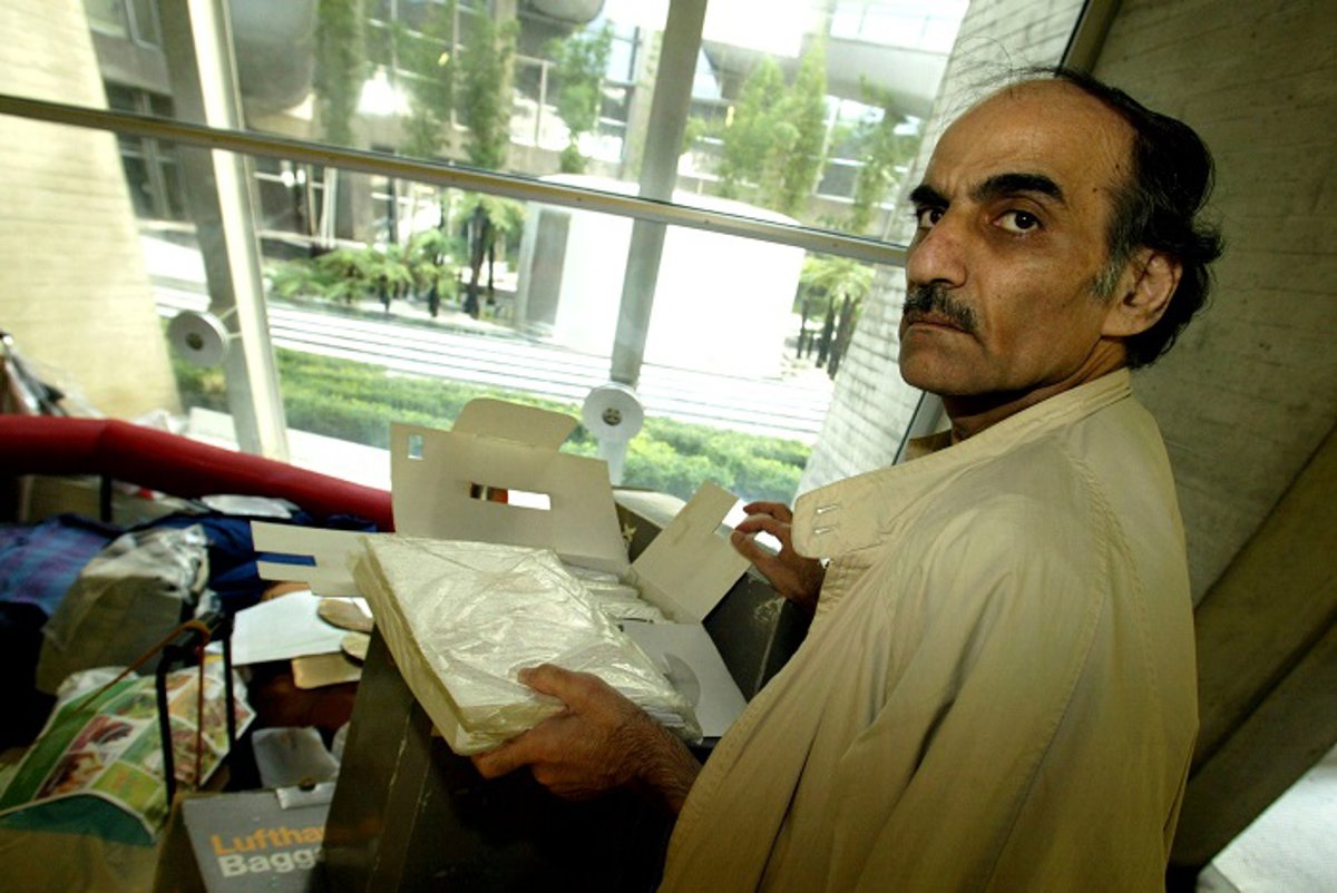 La curiosa historia de Merhan Karimi Nasseri, el apátrida que vivió 18 ...