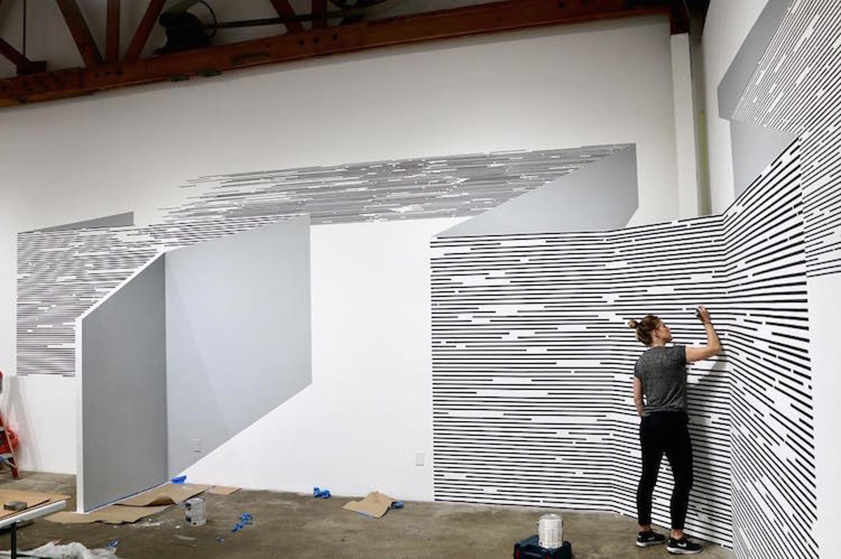 Esta artista juega con la profundidad y la perspectiva dibujando a mano ...