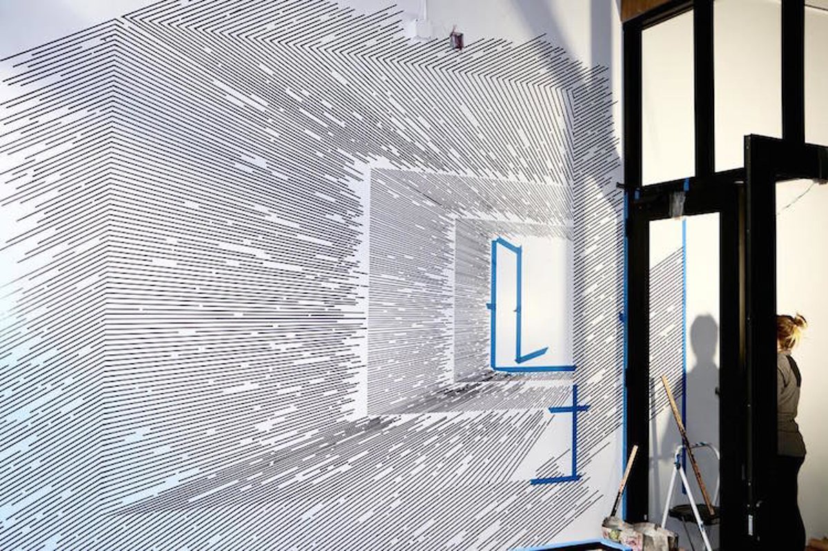 Esta artista juega con la profundidad y la perspectiva dibujando a mano ...
