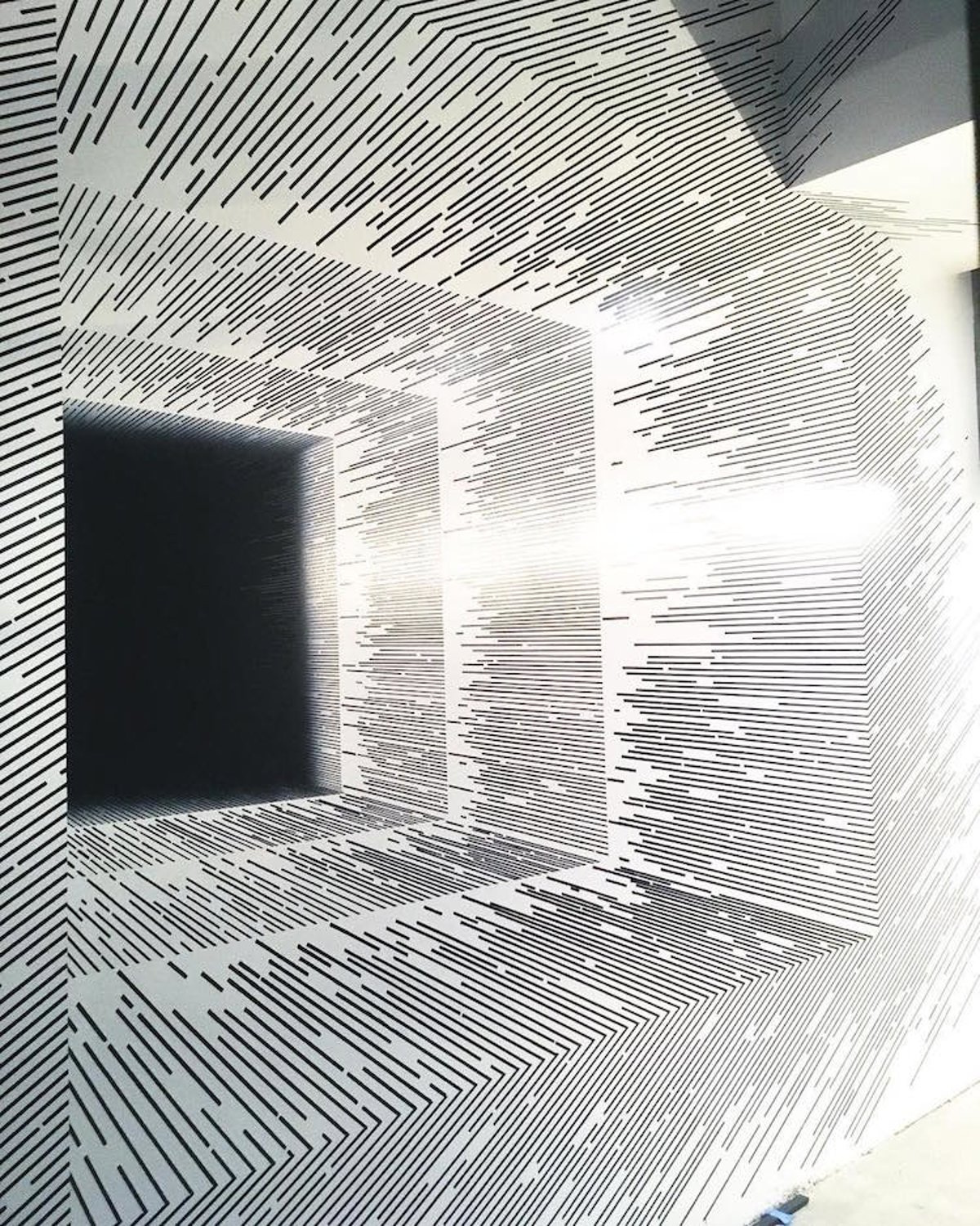 Esta artista juega con la profundidad y la perspectiva dibujando a mano ...