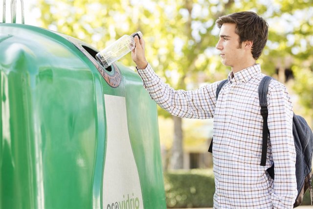 Los Navarros Reciclan 11 076 Toneladas De Vidrio Hasta Octubre Un 4