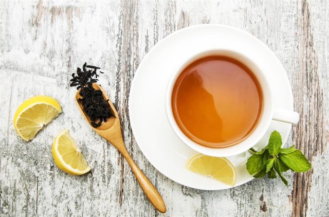 El té es más saludable si se hace con agua embotellada que con agua del ...