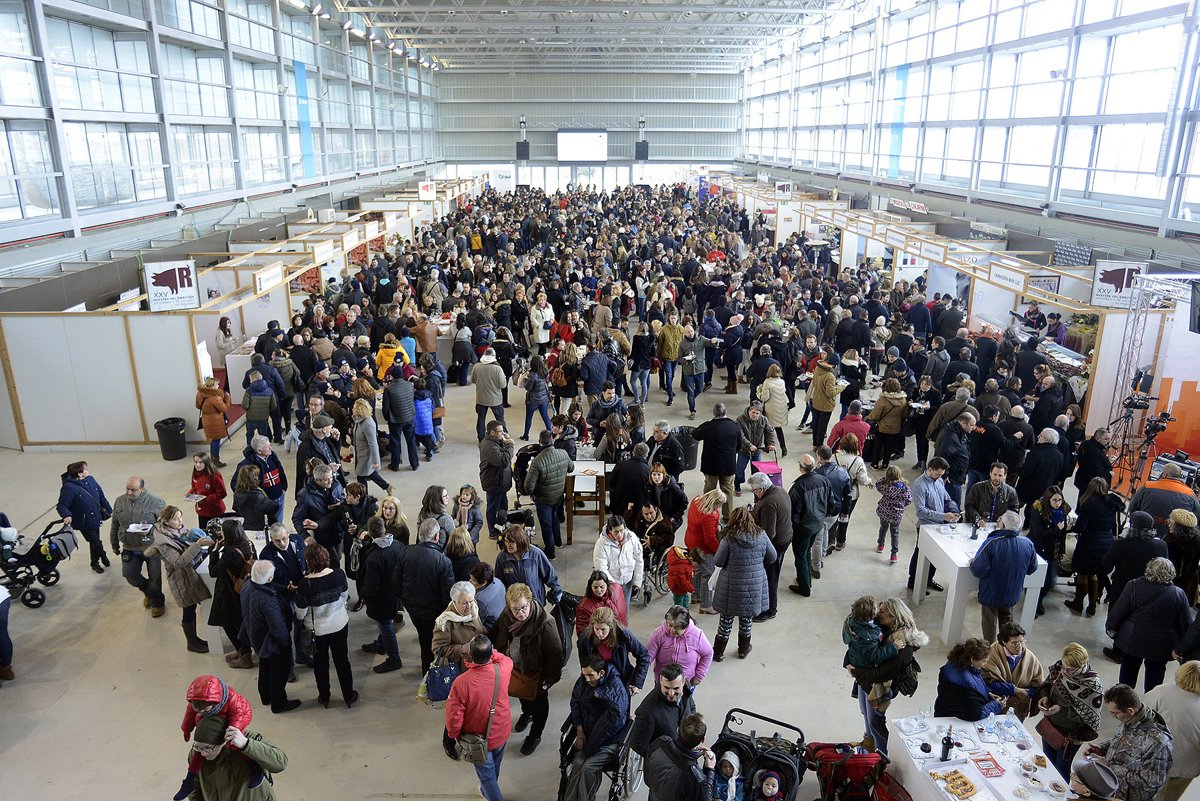 La Muestra de Embutido de Requena celebra un concurso para elegir al ...