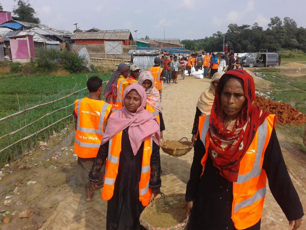Empoderando a las mujeres refugiadas rohingyas