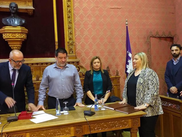 Maria Magdalena García Gual toma posesión como consellera del PP en el ...